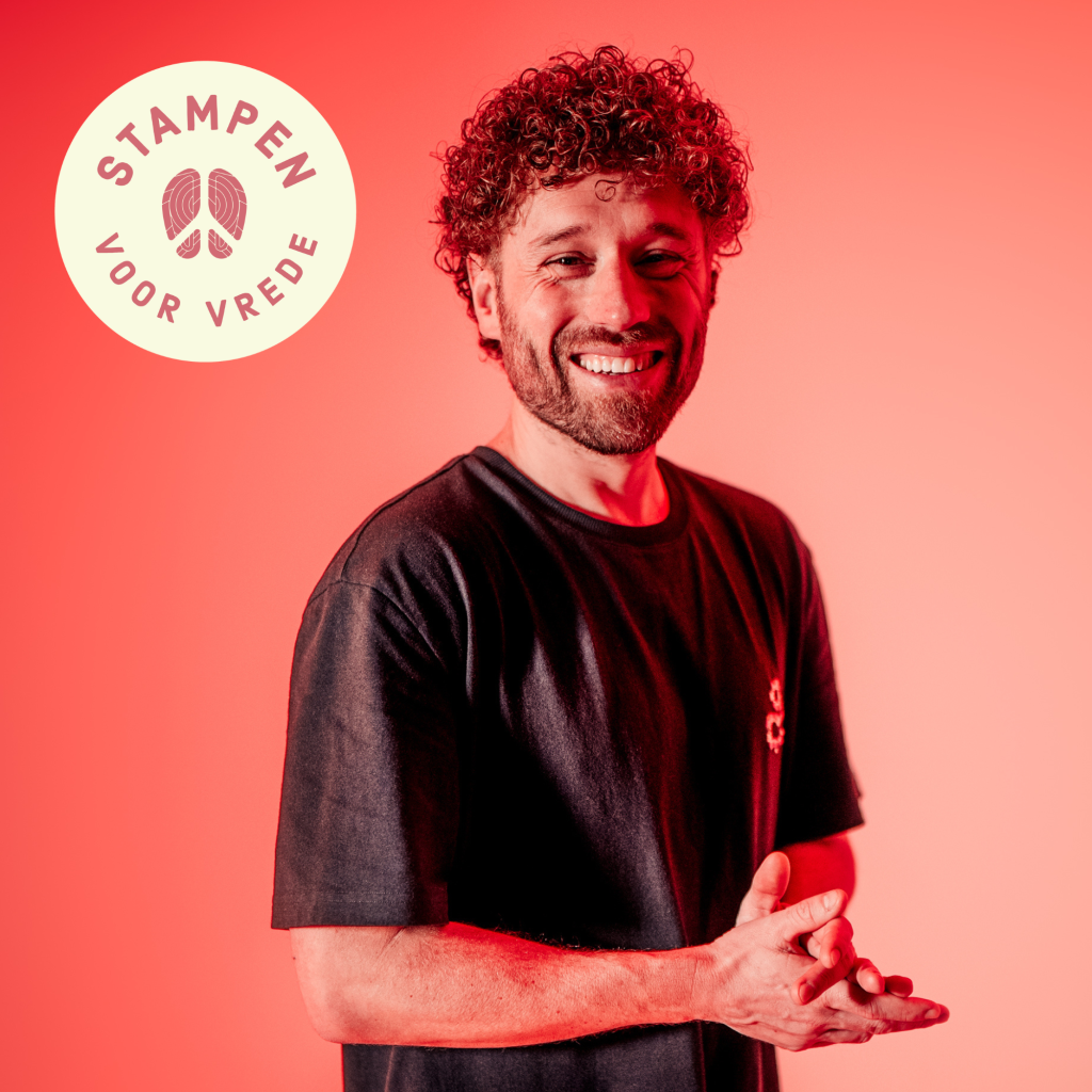 Meester Jesper lanceert beweging: Stampen voor Vrede